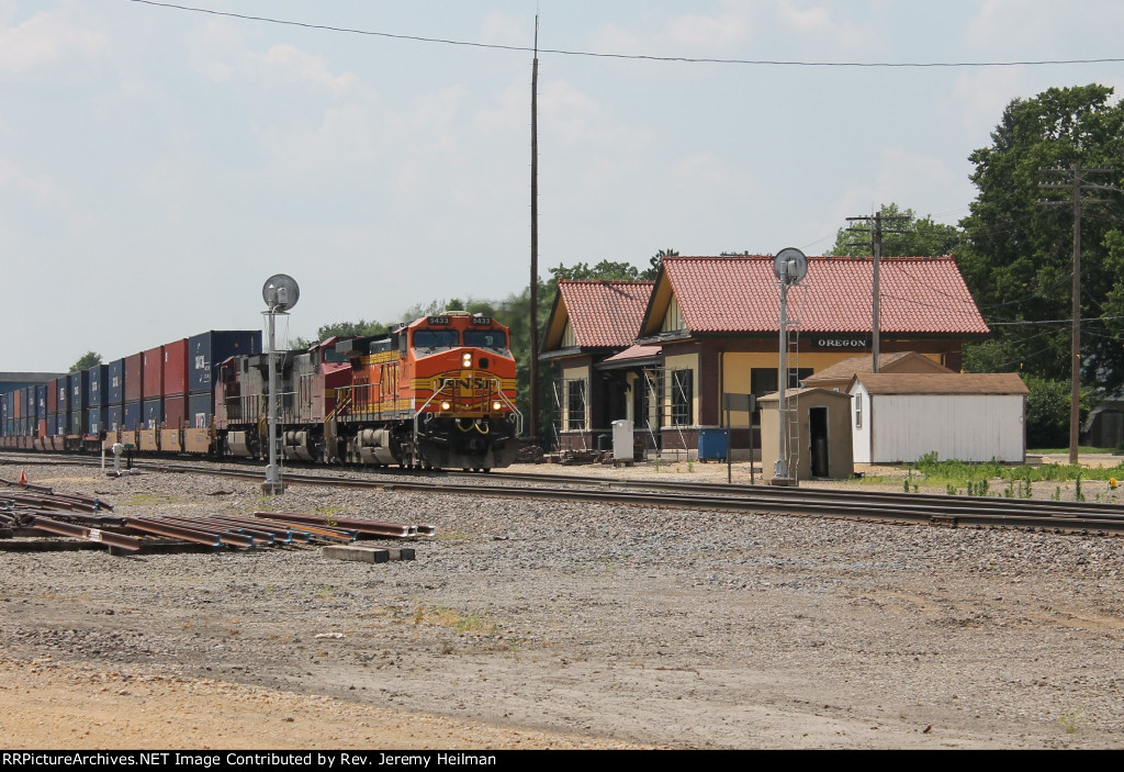 BNSF 5433 & others (1)